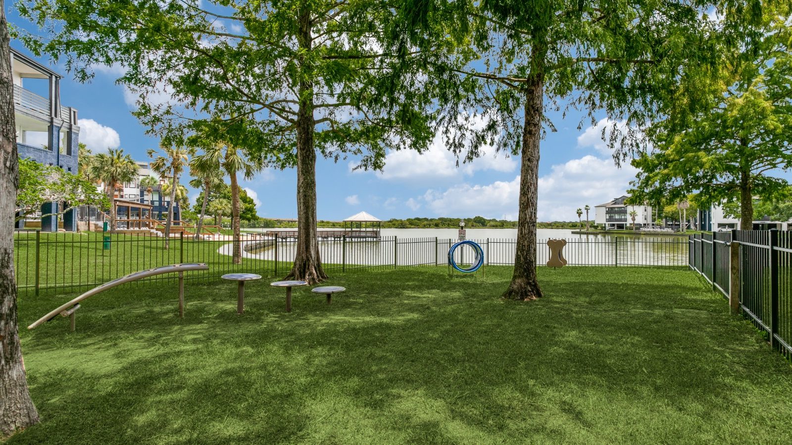 Explore Pearce on the Lake Apartments in Houston, TX