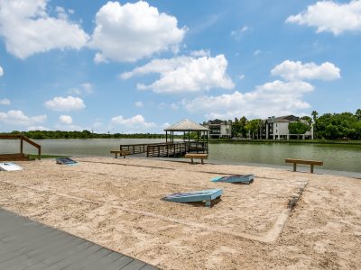 Lakefront Apartments in Houston | Pearce on the Lake