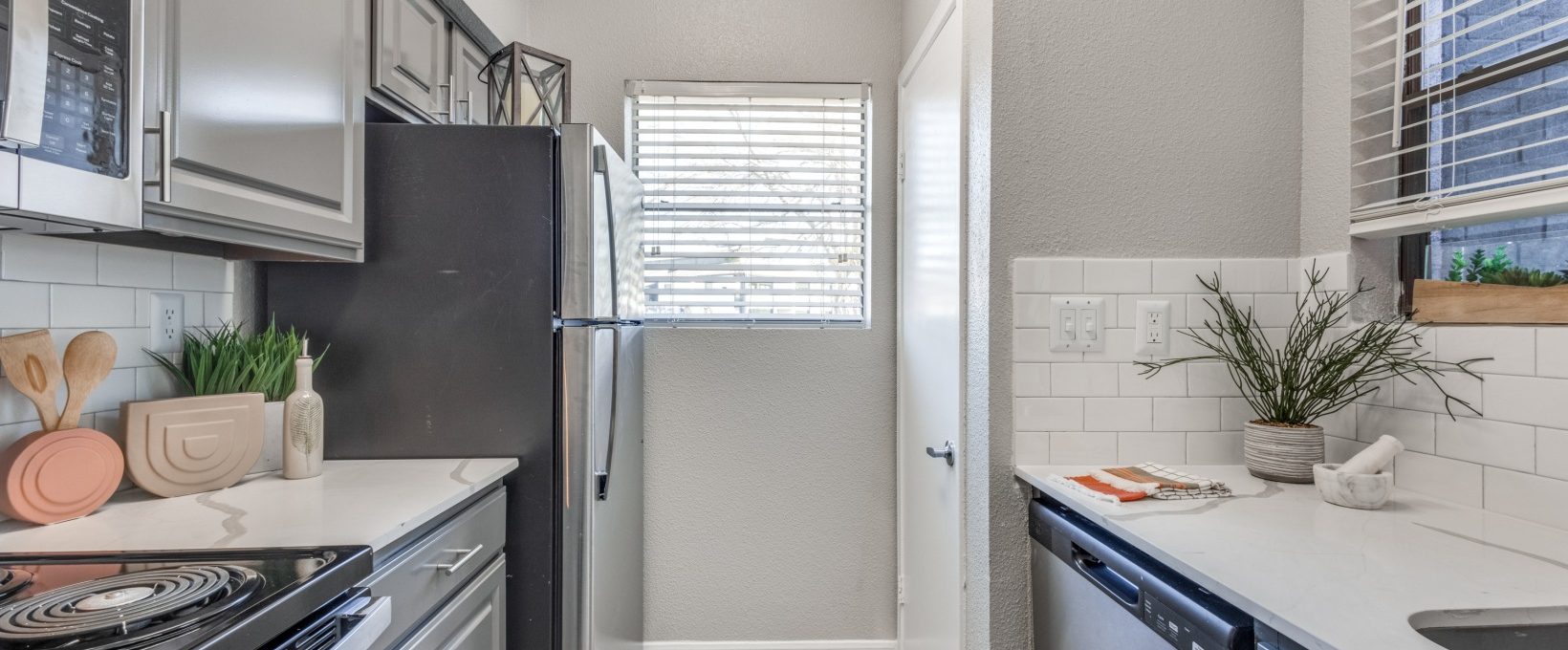 Explore Pearce on the Lake Apartments in Houston, TX