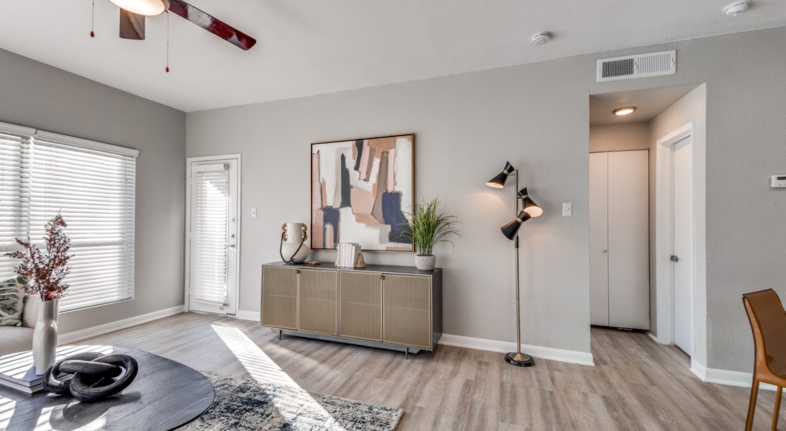 Explore Pearce on the Lake Apartments in Houston, TX